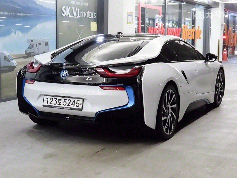 BMW i8 2018 г. с пробегом 45675 км, Плагин-гибрид (бензин), 63900