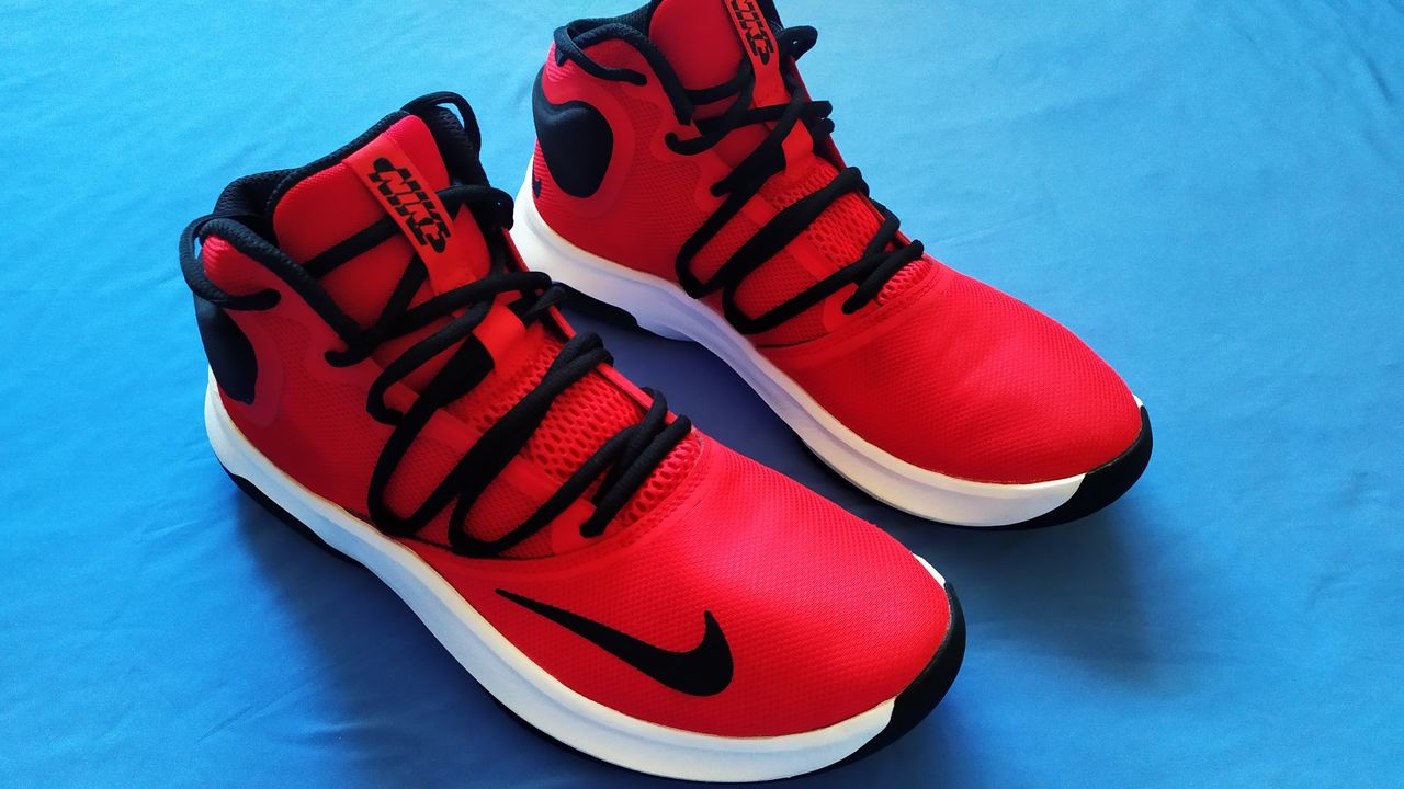 Nike Air Versitile IV red/black-white