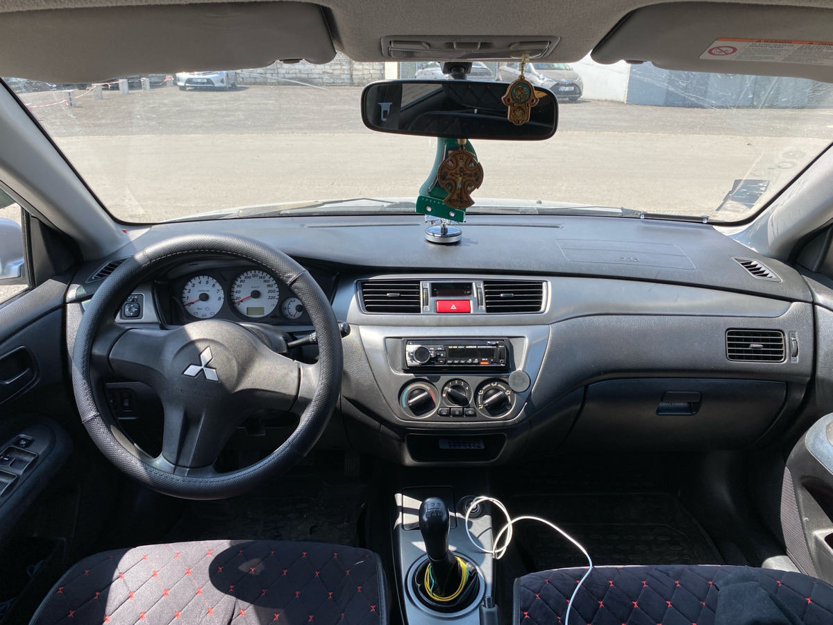 Mitsubishi Lancer an. 2009 cu rulaj 230000 km, Benzină, 3900