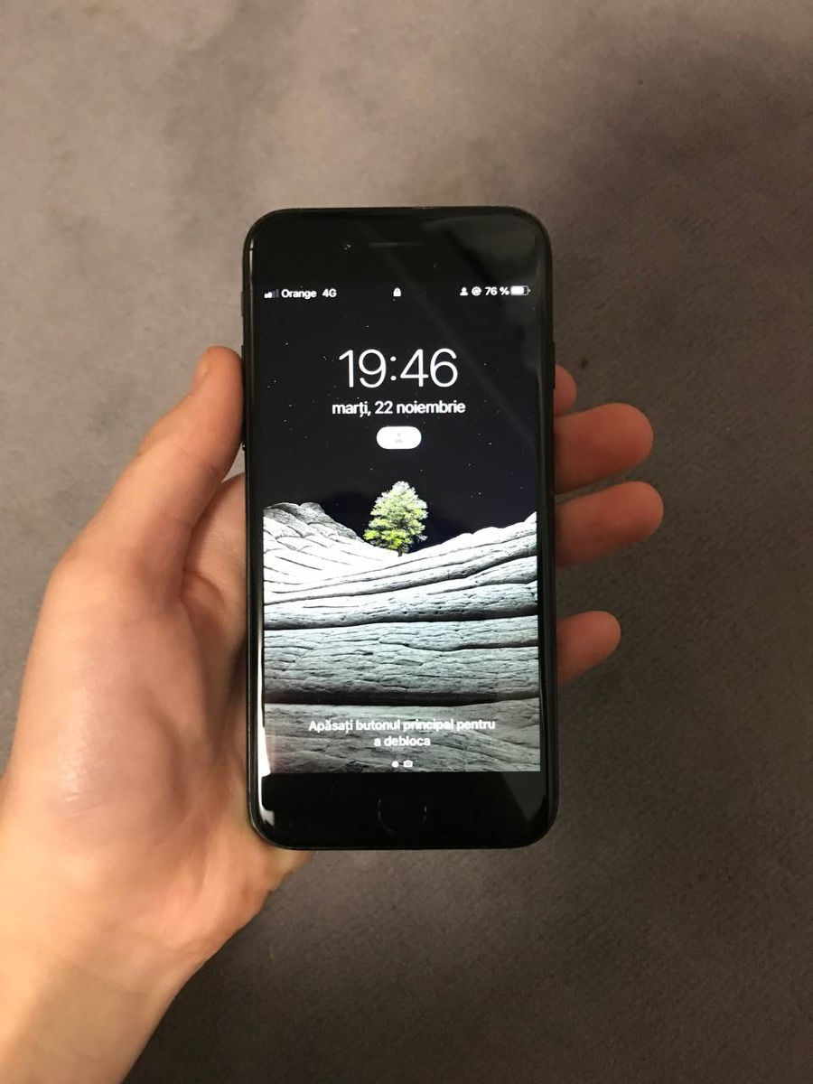 Vând iPhone 7