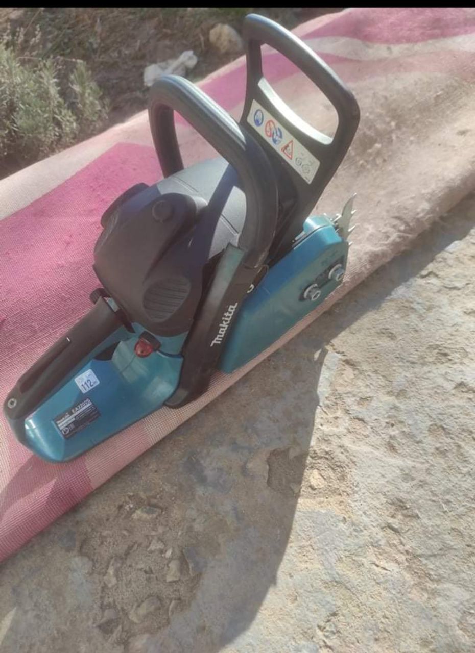 Vind urgent benzopila originala makita