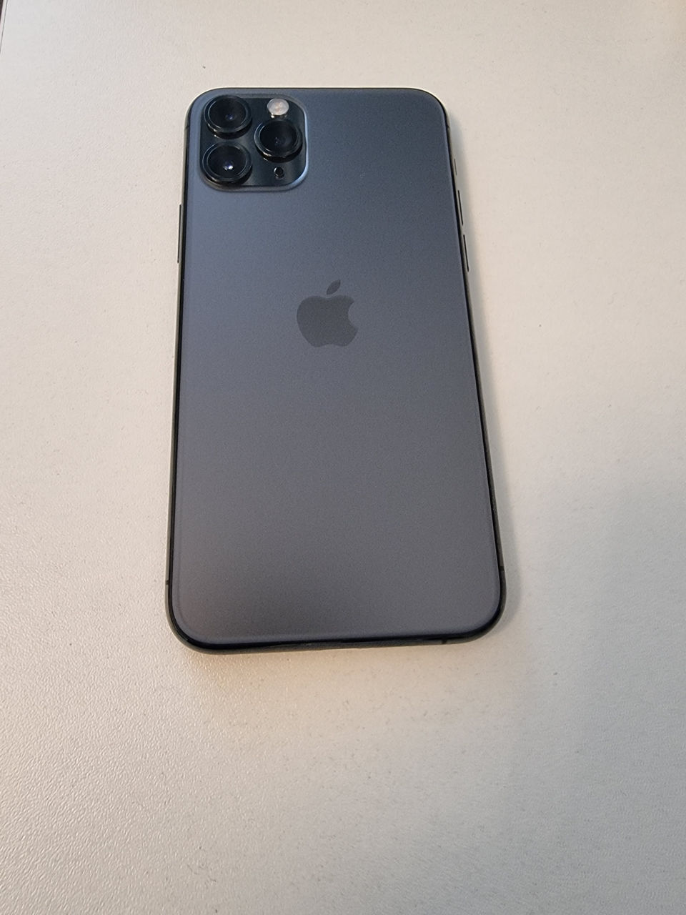 Iphone 11 Pro în stare perfectă, arată ca un telefon nou
