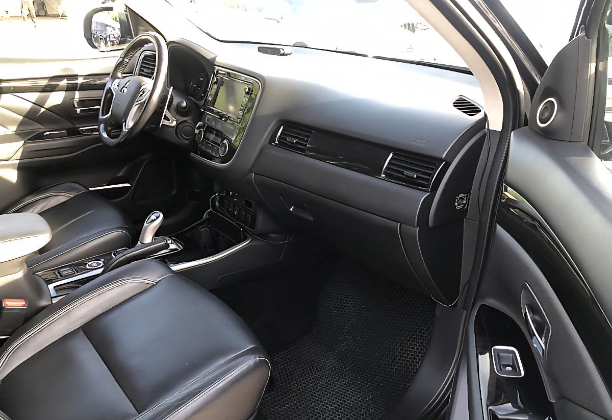 Mitsubishi Outlander 2014 г. с пробегом 265000 км, Плагин-гибрид ...