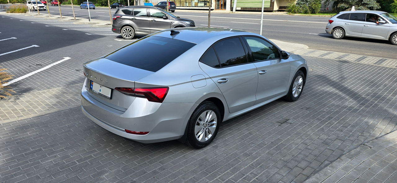 Skoda Octavia 2022 г. с пробегом 30000 км, Бензин, 17950