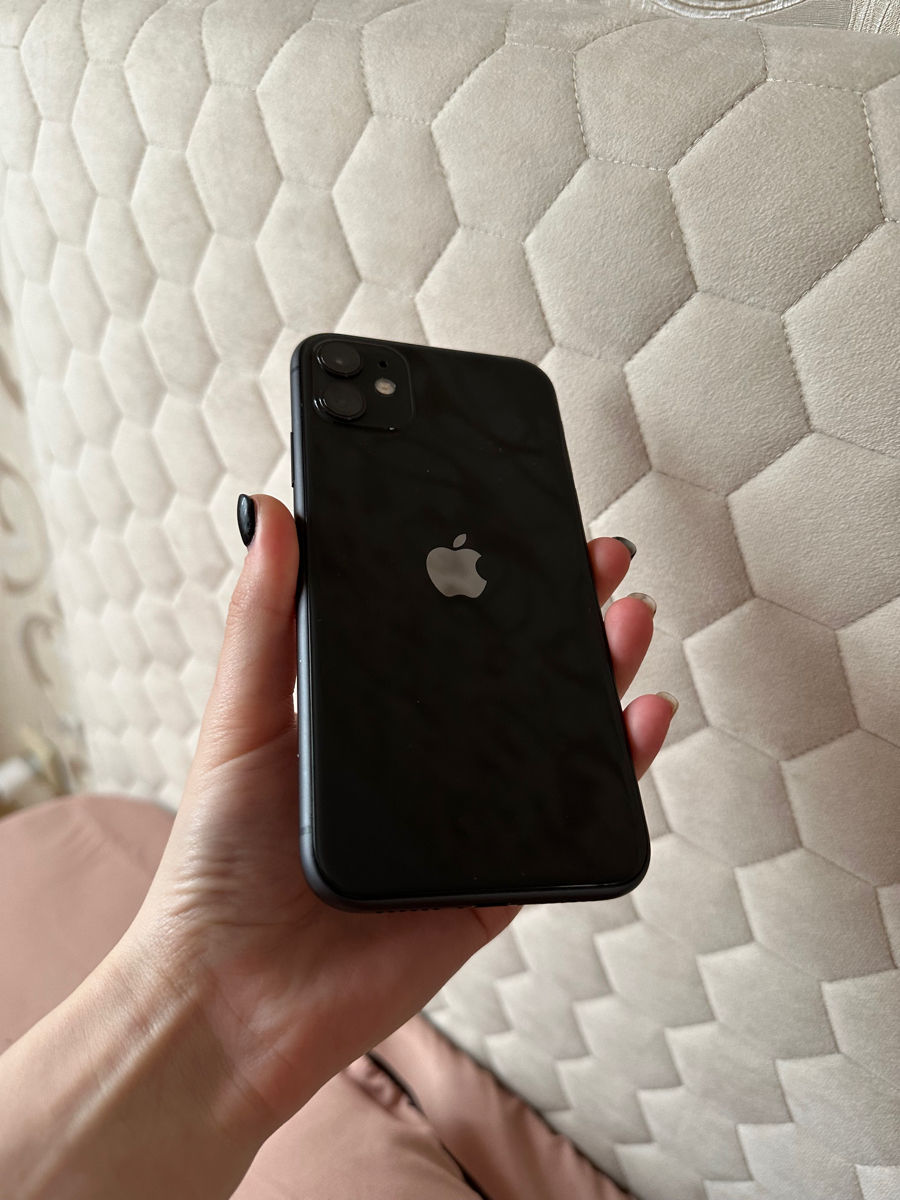 Vând IPhone 11 128 gb 4500