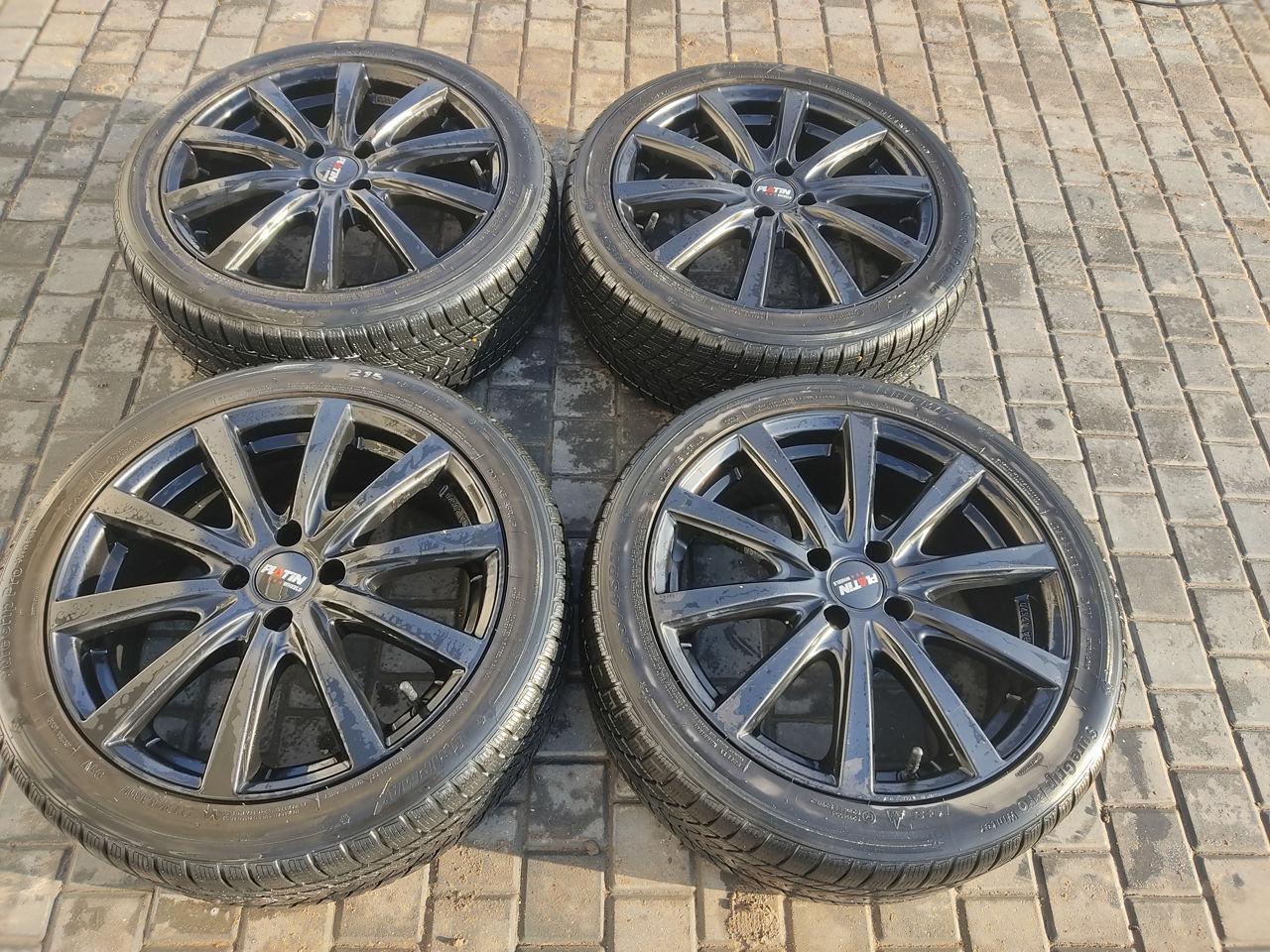 4x100 r17 / 215/45 r17 Gripmax 2520