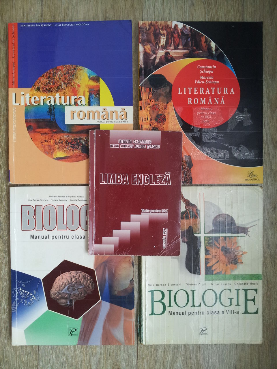 Manuale si carti scolare