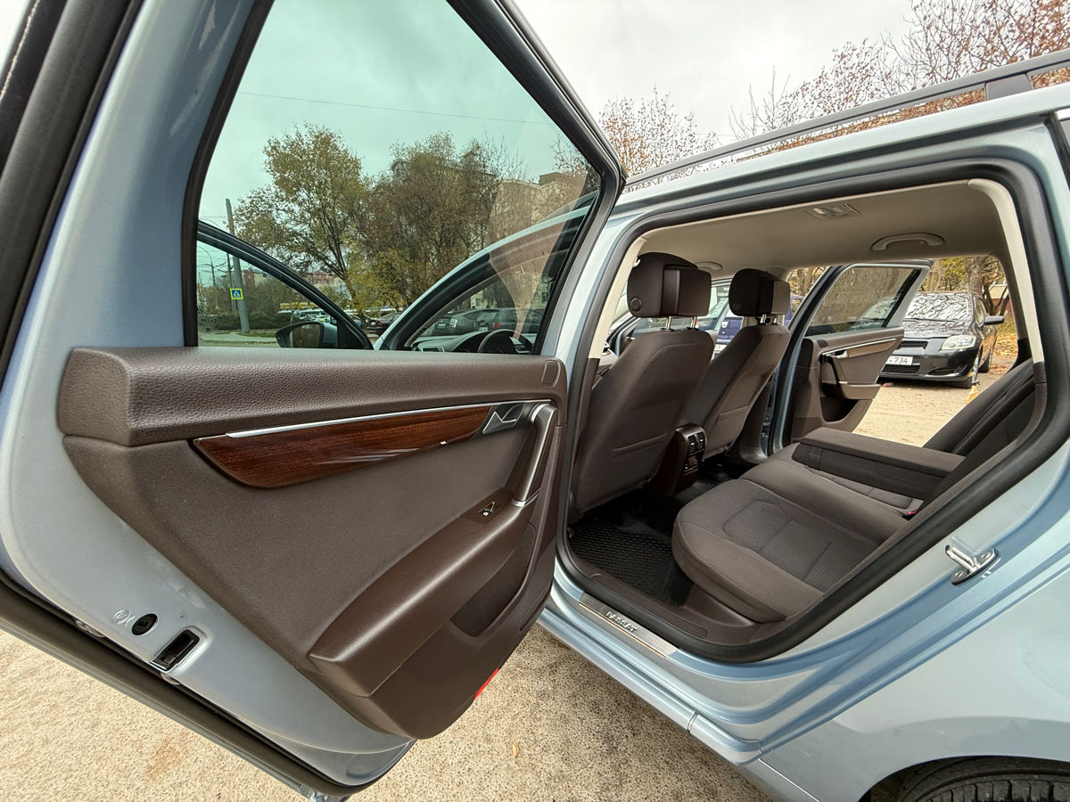 Volkswagen Passat an. 2012 cu rulaj 248154 km, Benzină, 7850