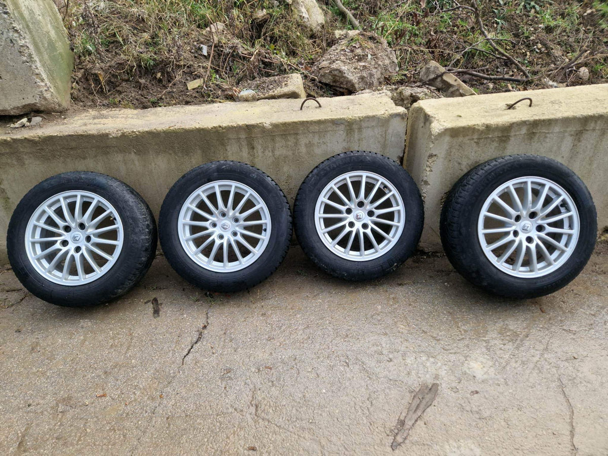 Vind jante cu anvelope de iarna la mina a doua 205/65/R16,