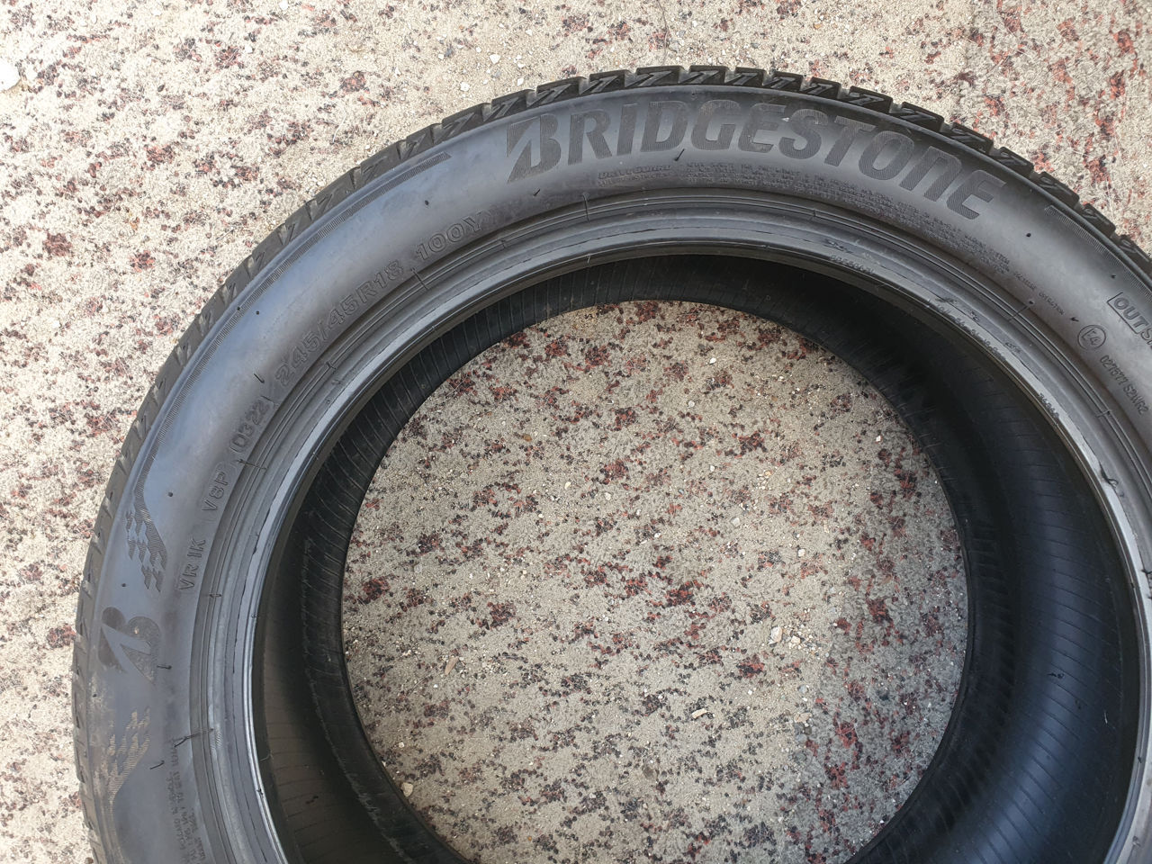 245/45/ R18- BRIDGESTONE.2022г.