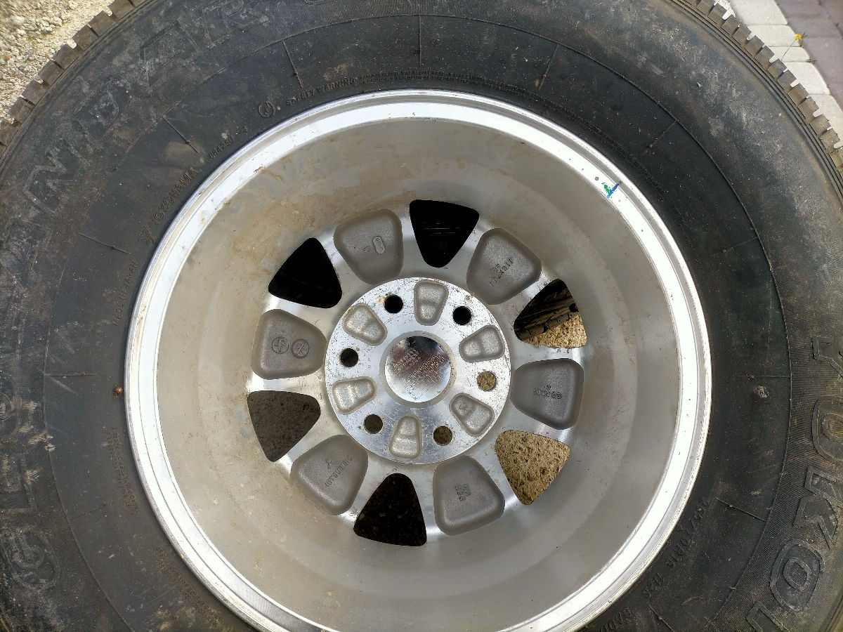 Discuri cu scaturi la pajaro