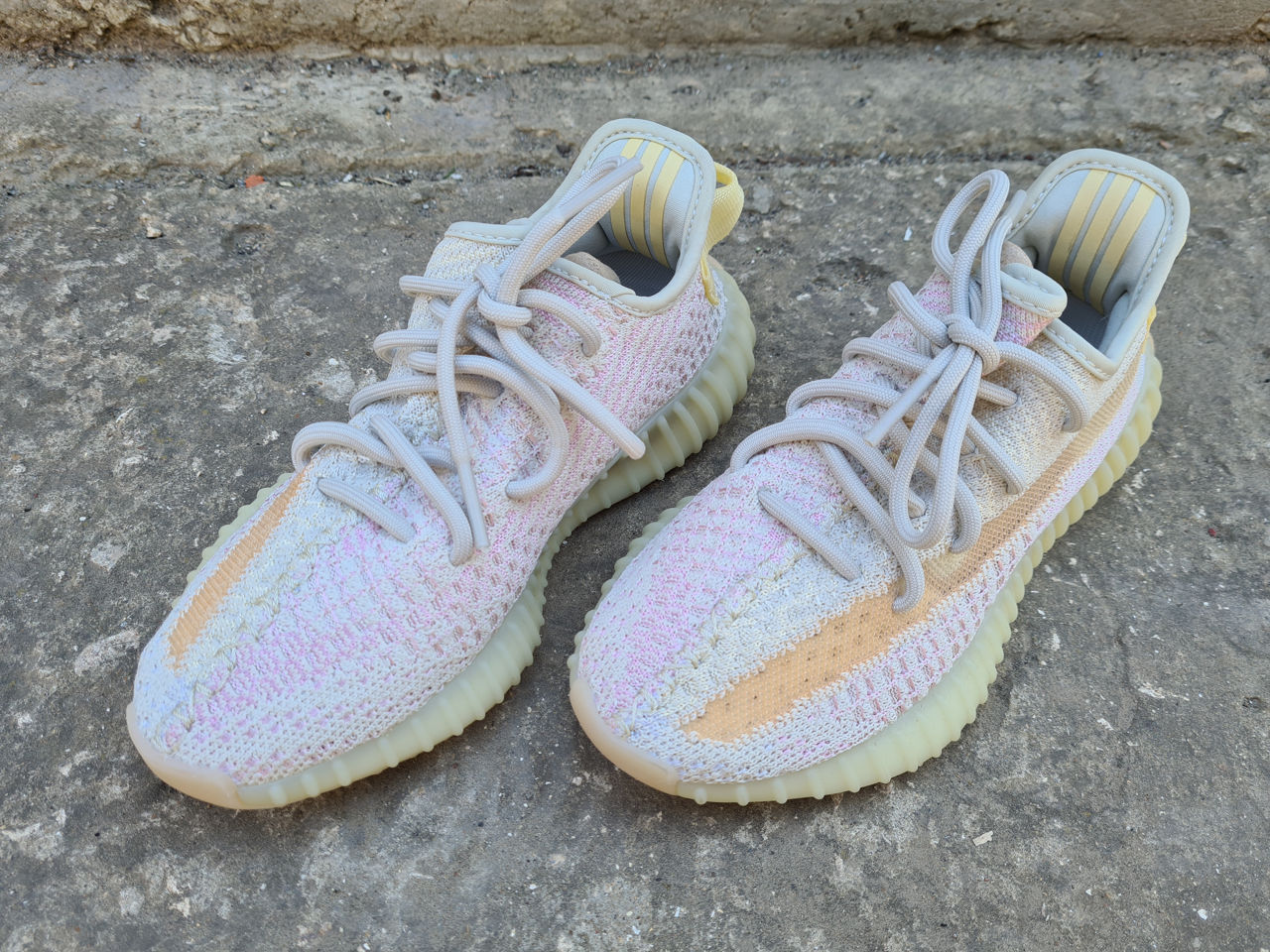 Vând adidas YeezyBoost 350 Rainbow