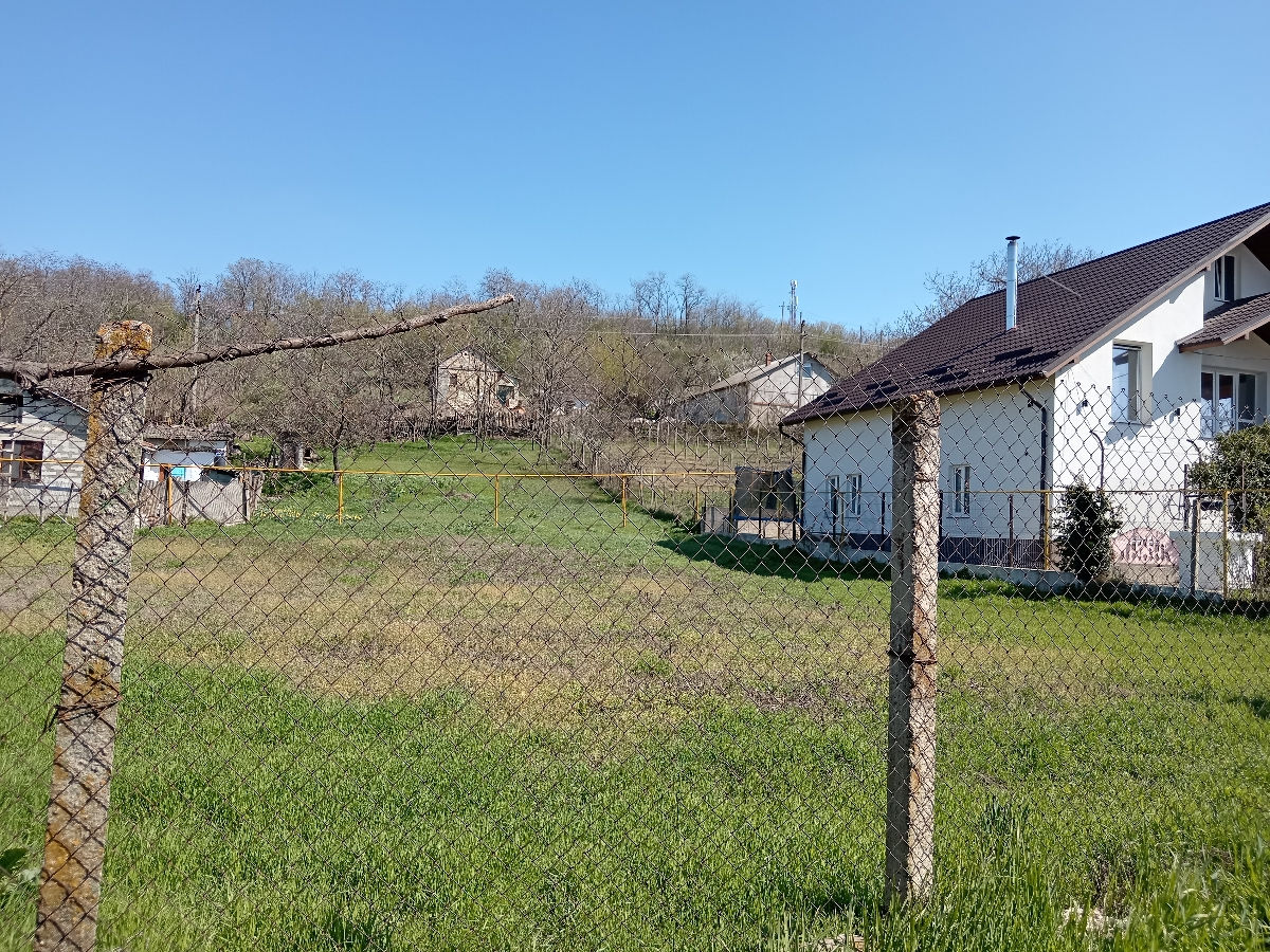 9 ari, pentru constructii, la 15 min de mers cu masina de la str. Grenoble.