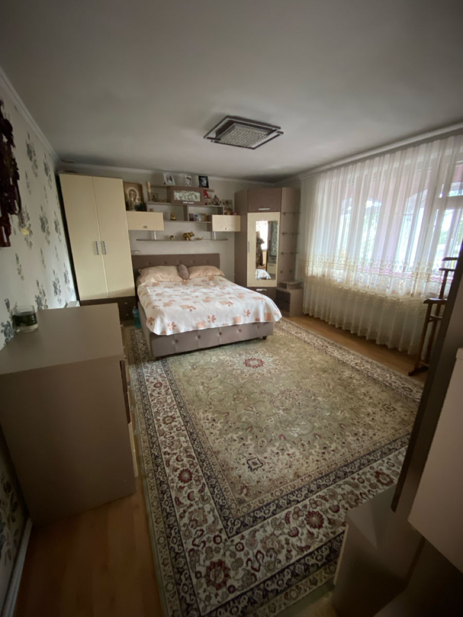 Casa 14 ari pe strada Decebal