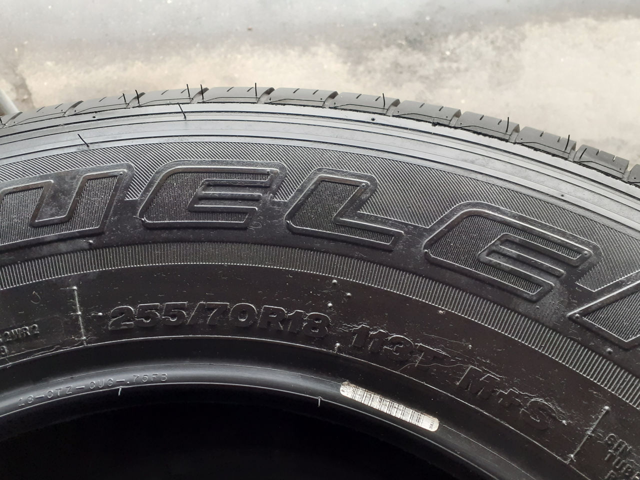 Отличная M +S резина 255-70-R18 Brigestone