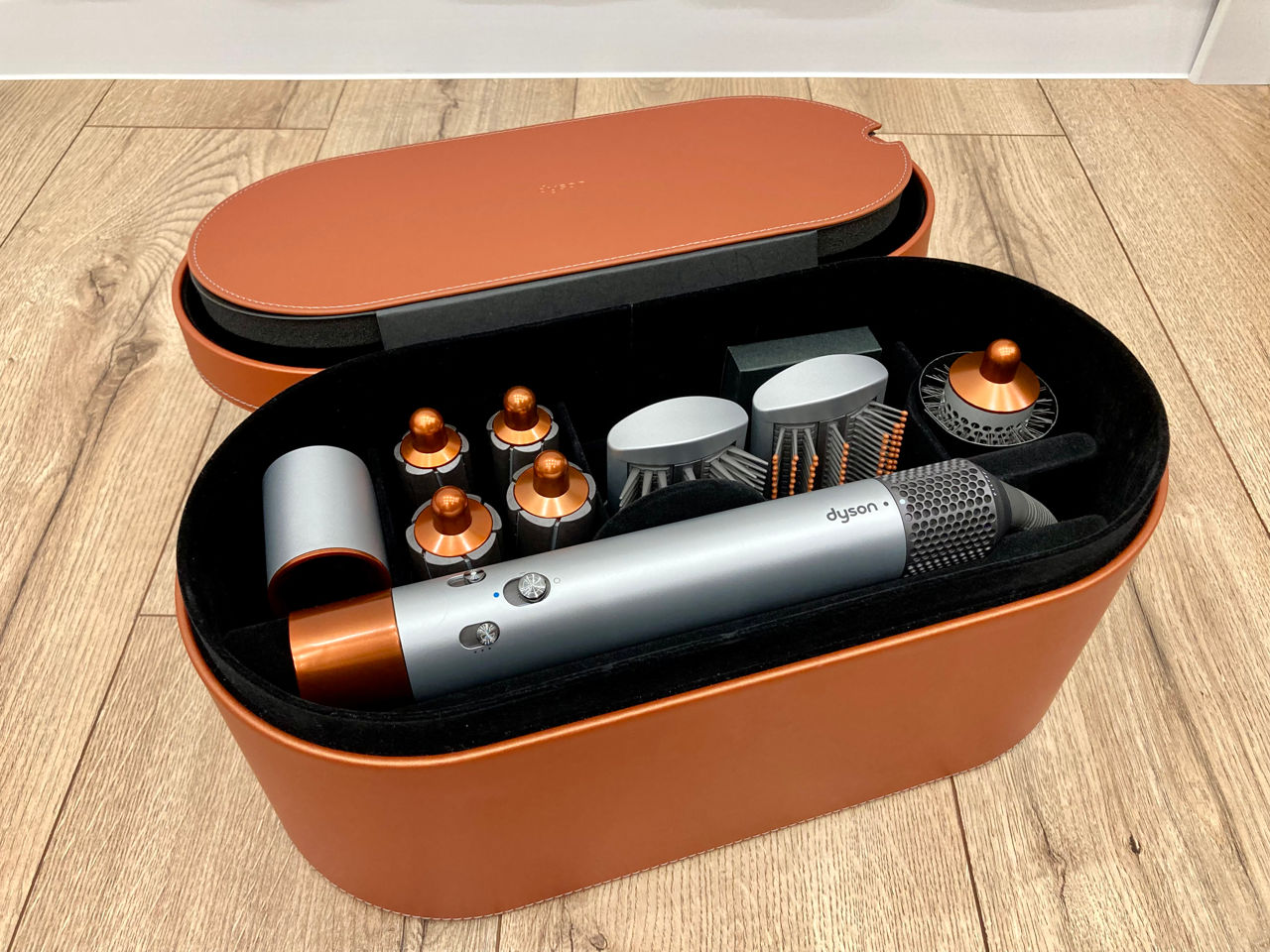 Dyson Airwrap (gold edition)