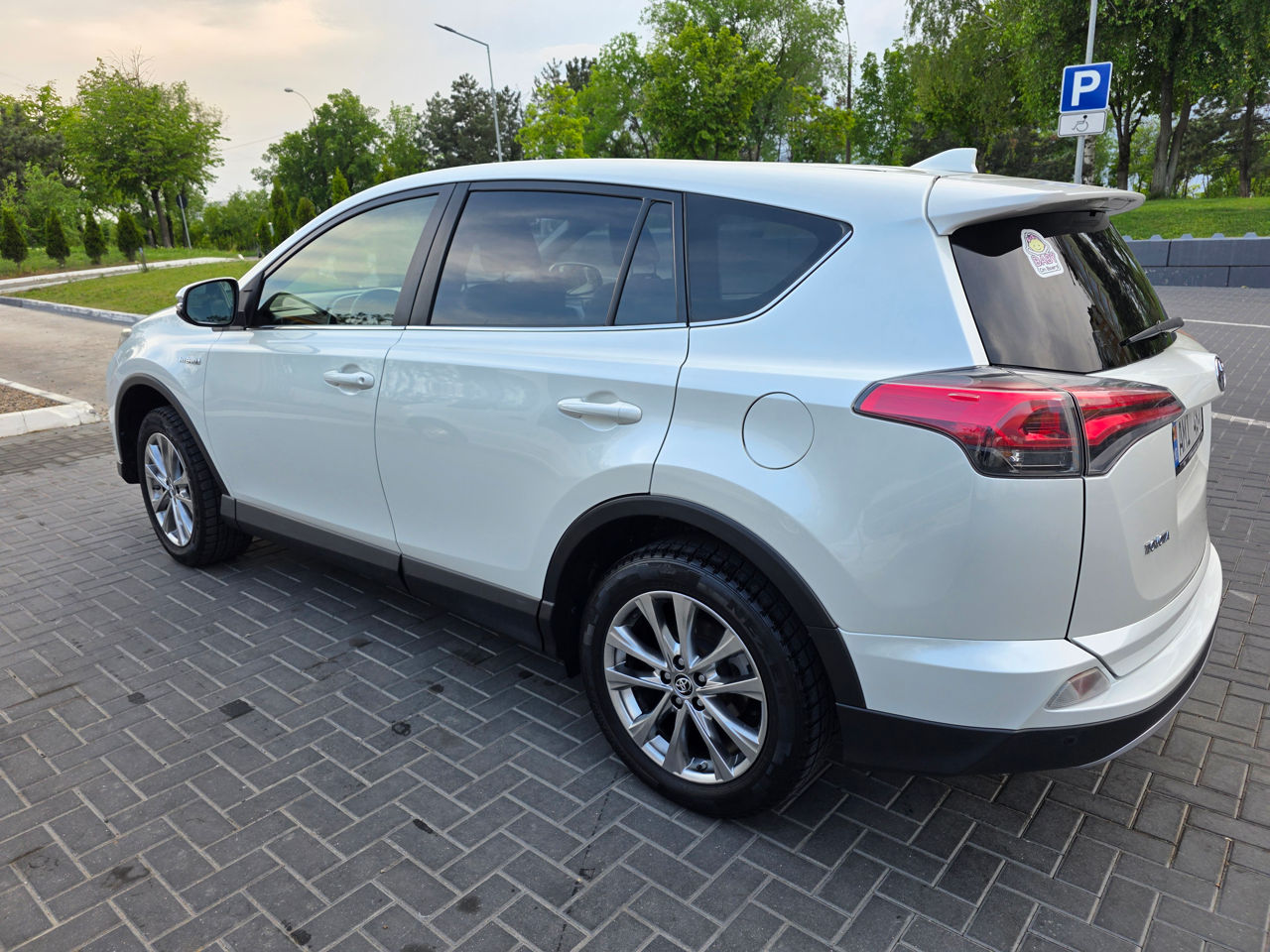 Toyota Rav 4 an. 2016 cu rulaj 133500 km, Hybrid, 19800