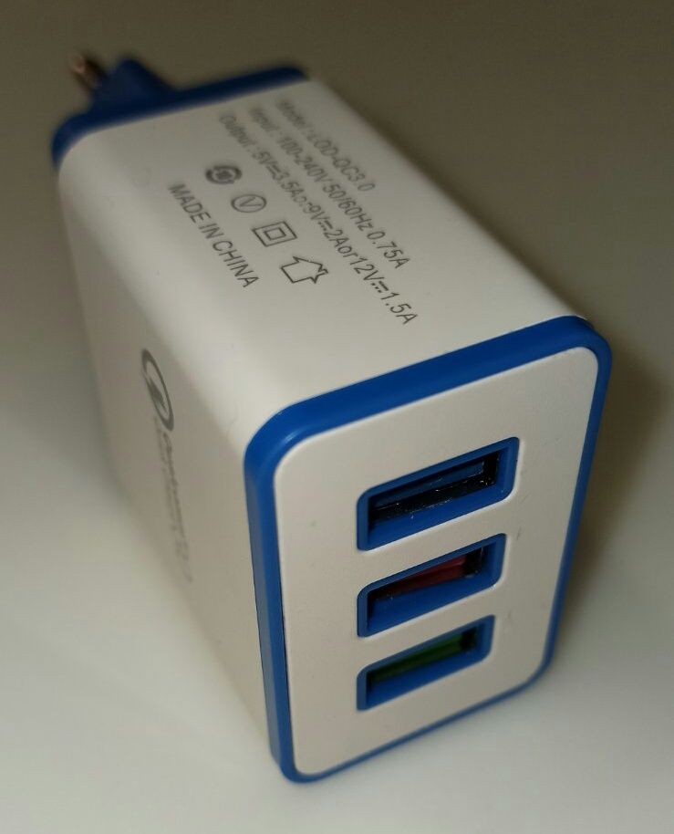 Зарядка 3 x USB 5 V - 12 V на 3 устройства