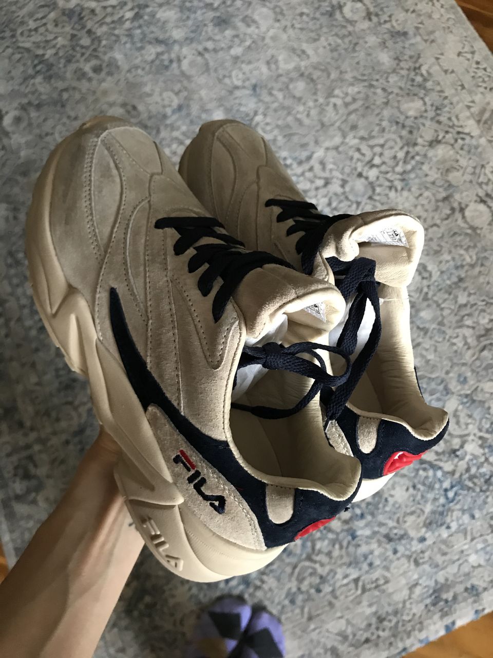 FILA (noi, cu eticheta)