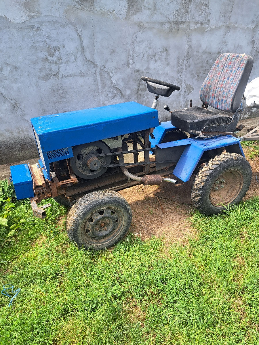 Vînd mini tractor