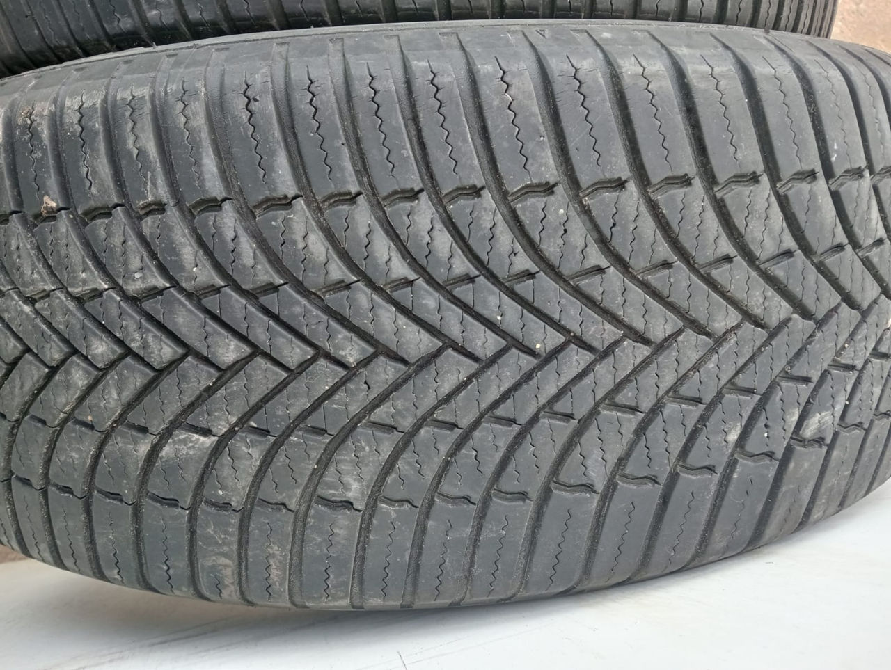 Vînd anvelope 2 buc 215/60/17 Firestone made in Italy 2021 , protector 6.5mm , 1900lei