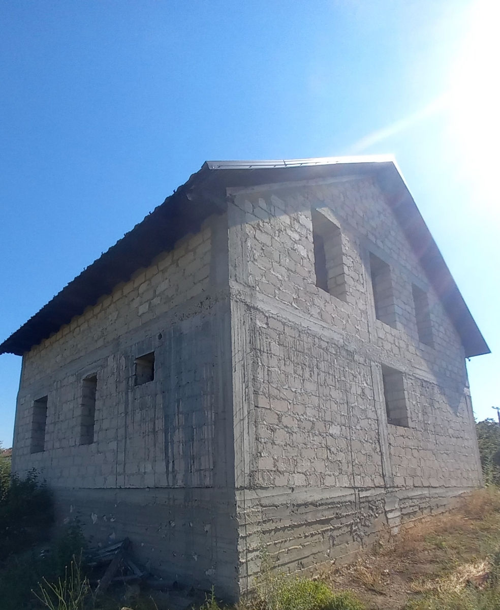 Cartier nou . Liniște , verdeață, aer curat și aproape de oraș...