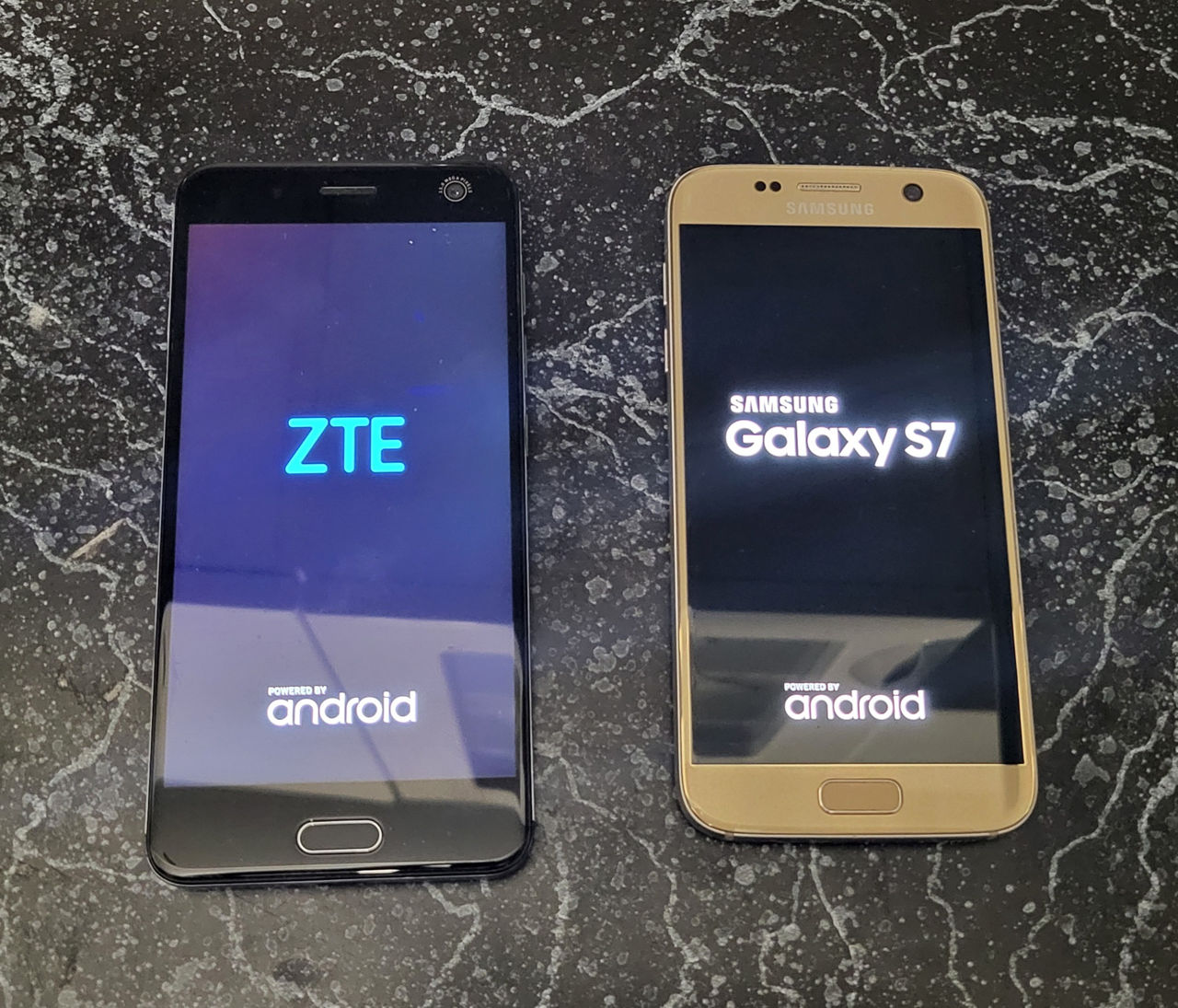 se vinde SAMSUNG S7 si ZTE BLADE V8