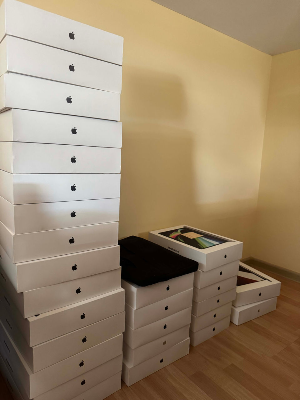 Lot 16 buc - MacBook Pro 16 (2019) i7/16GB/500GB/Radeon Pro 5300M/Livrare