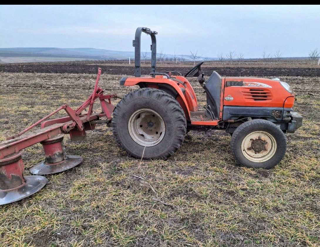 De vânzare tractor Kubota 24 CP 4x4 + agregate agricole