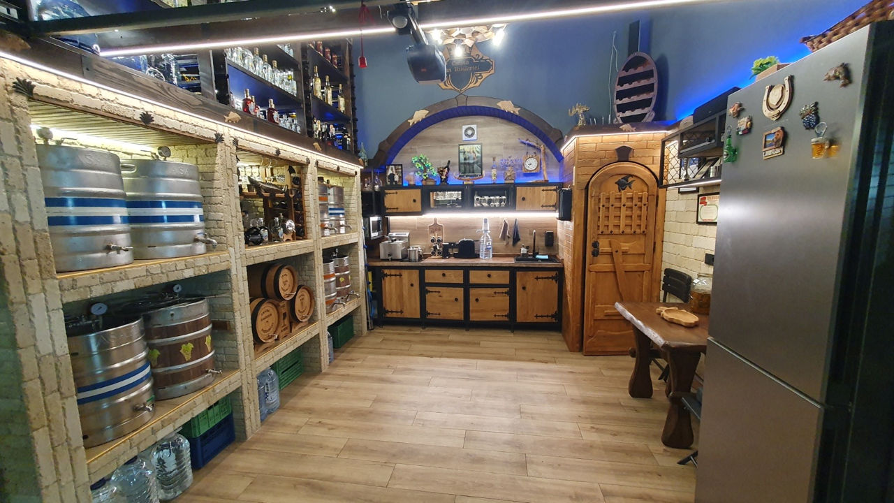 Spre vânzare garaj+beci