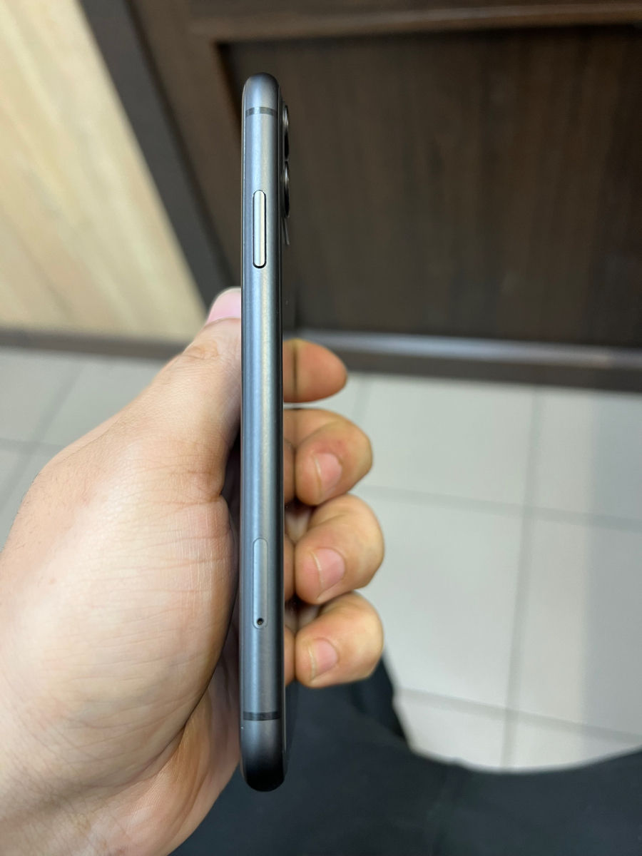 iPhone 11 128G телефон был куплен в молчали месяц назад на горати