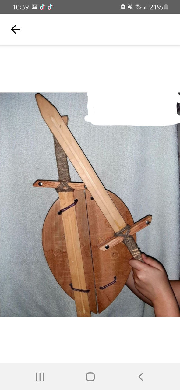 Scut cu săbii din lemn Noi