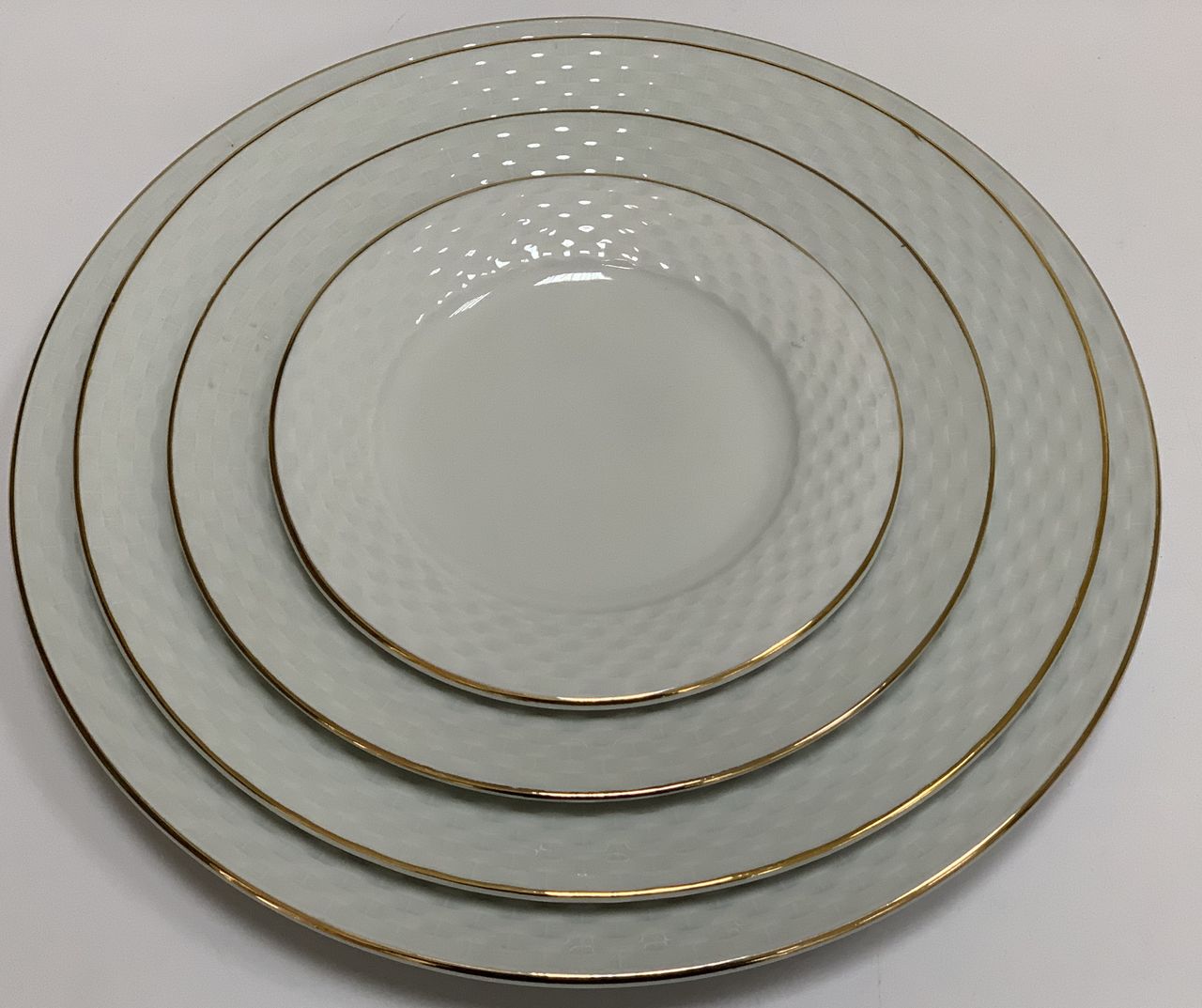 Vesela din porțelan . Set farfurii ,seturi pentru masa ,set ceai si ...