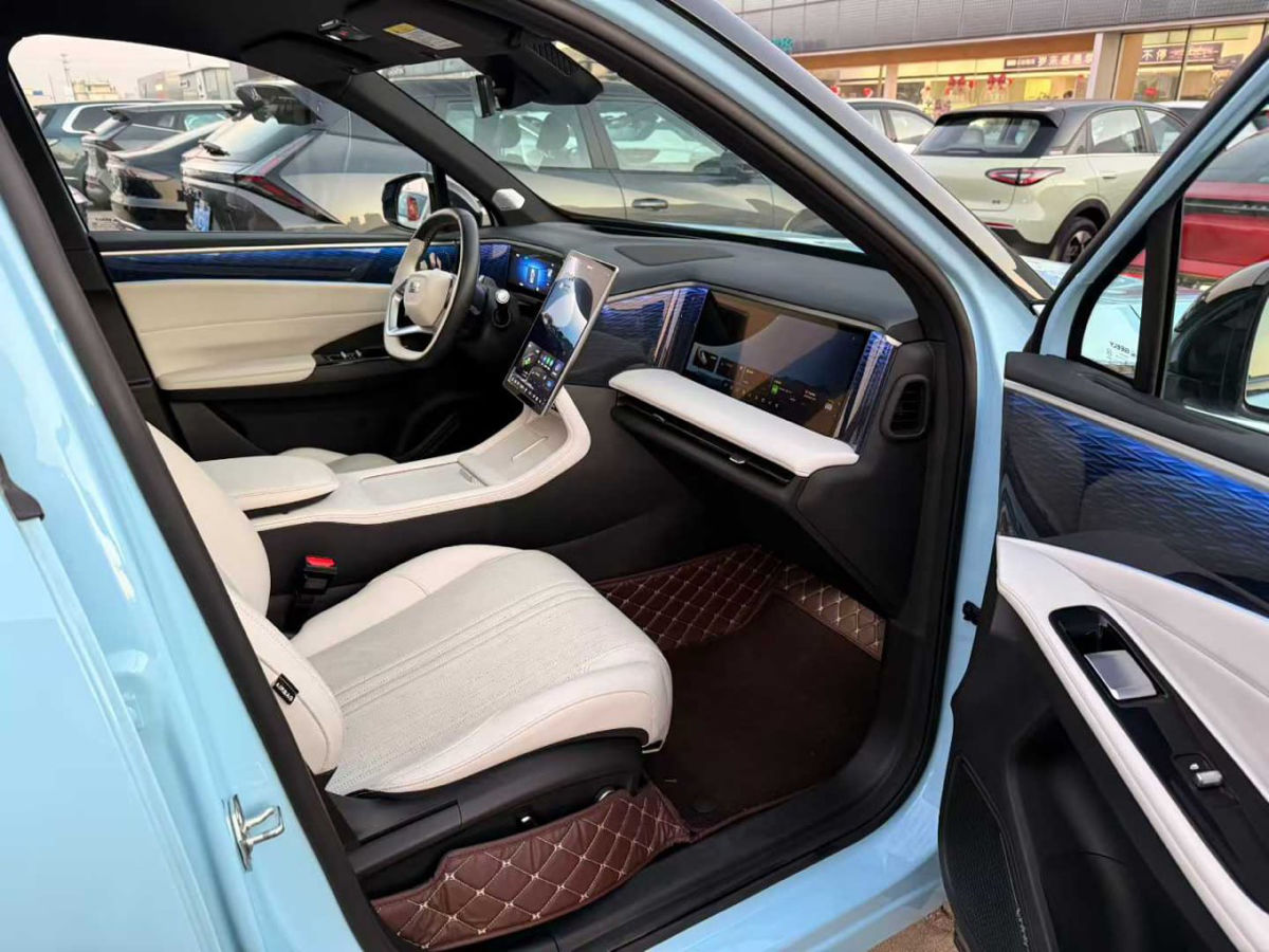 Geely Galaxy L7 an. 2024 cu rulaj 20000 km, Plug-in Hybrid (benzină ...