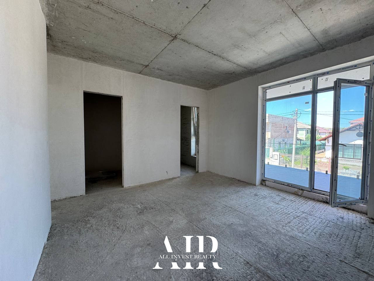 vânzare- casa de tip duplex în variantă albă
