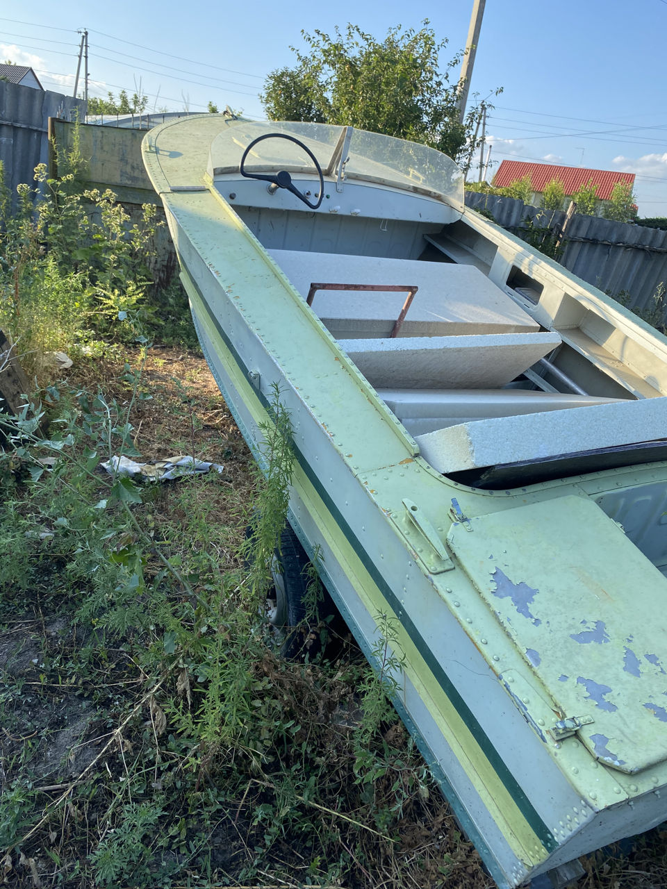 Vind barca de aliuminiu in stare buna, pentru vinatoare e taman ce trebuie