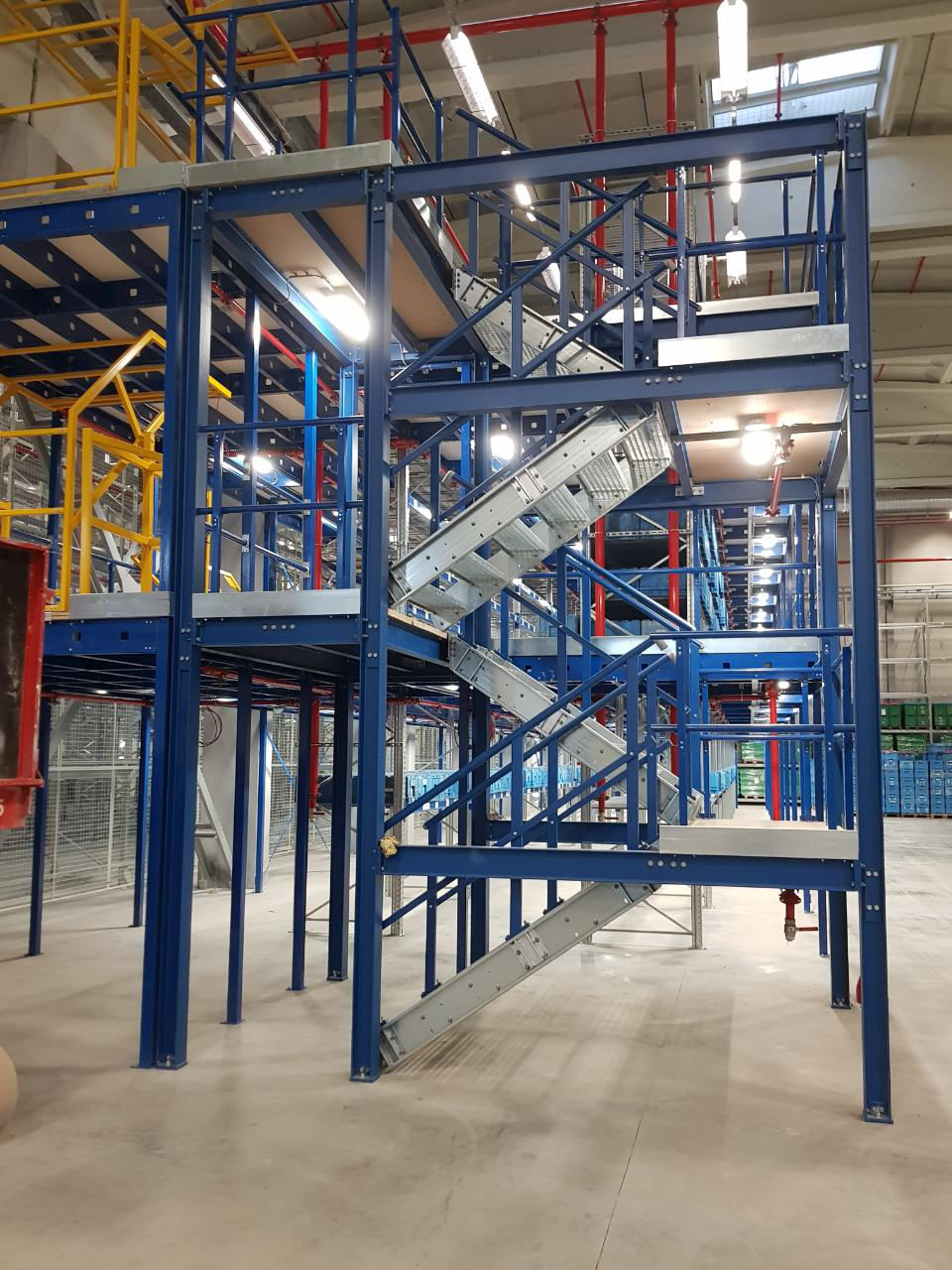 Stelaje pentru Depozit / Garaj / Debara. Стеллажи складские.