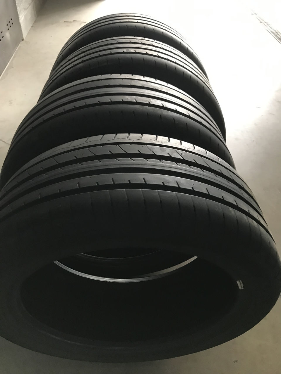 235/45/R18