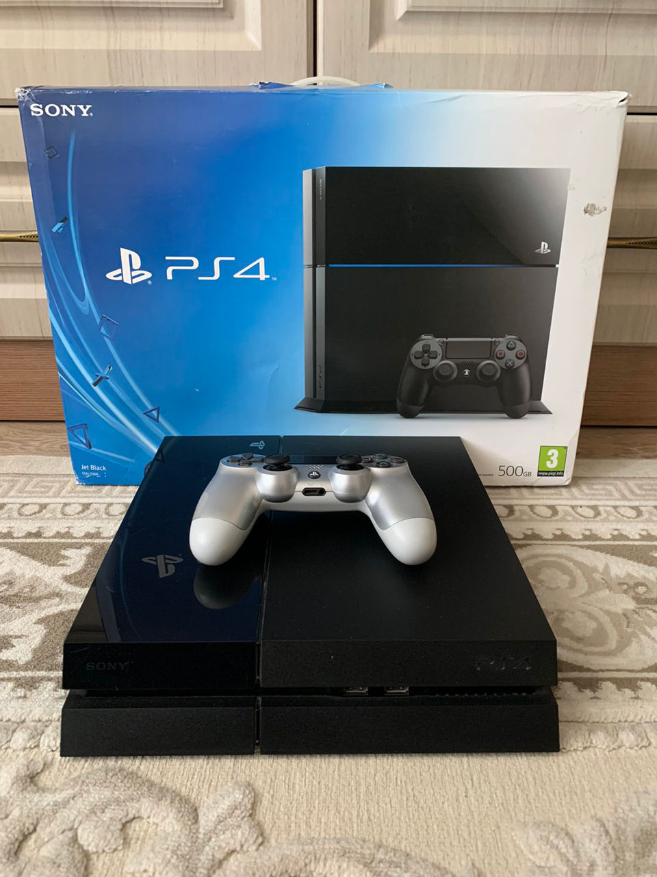 Продам PS4, FAT версия
