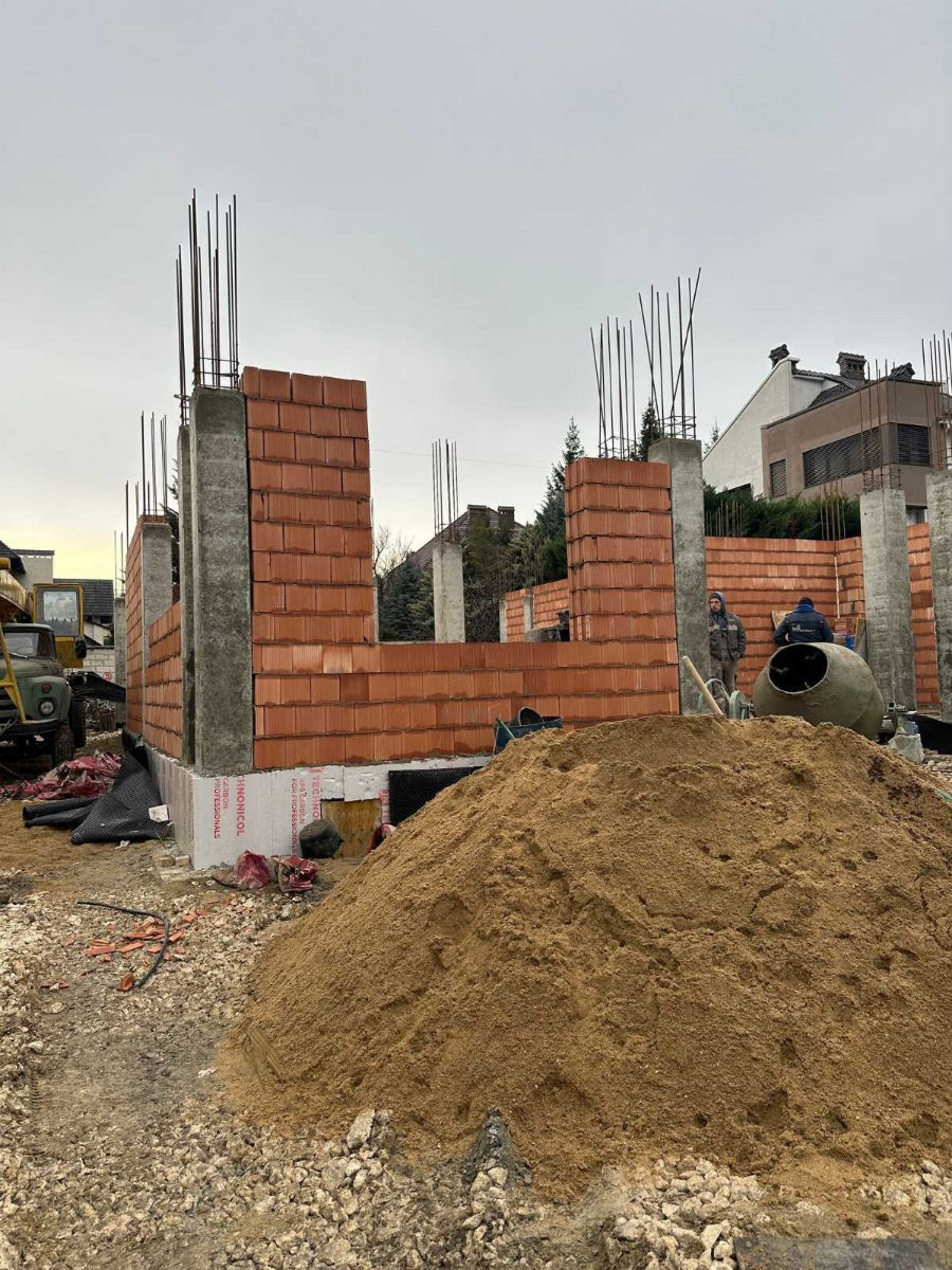 Constructia caselor vilelor acoperisuri si betonare