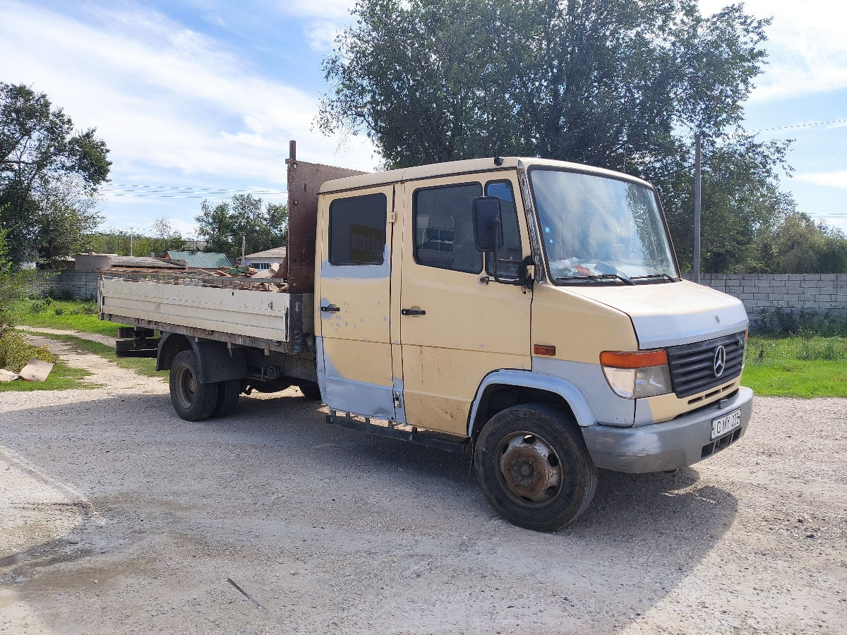 Mercedes Vario 812