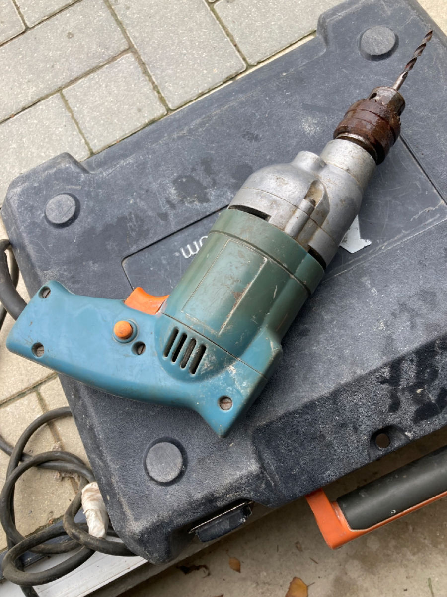 Aeg rotopercutor defect,funcționează numai in poziția ciocan.