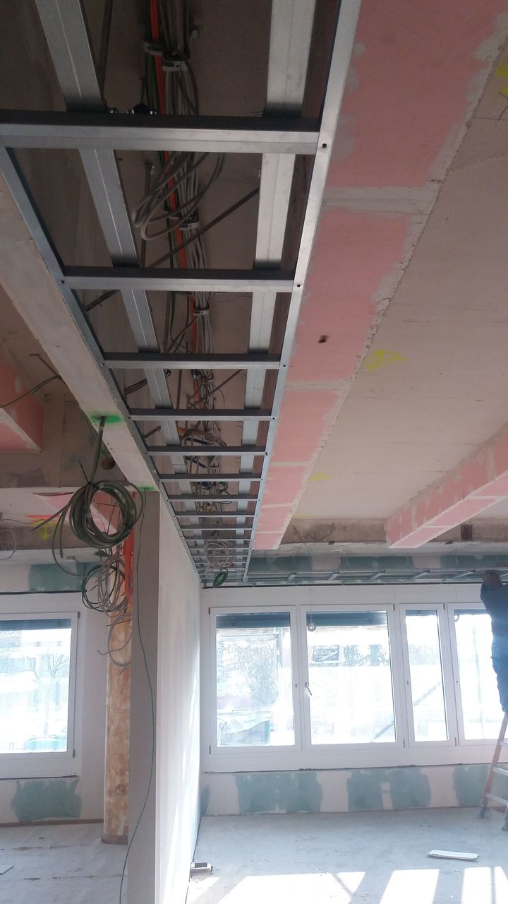 Facem tavane din rigips și casetate(ghips carton și armstrung)rapid ...