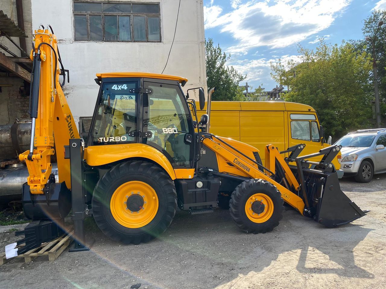 Buldoexcavator Cukurova 880