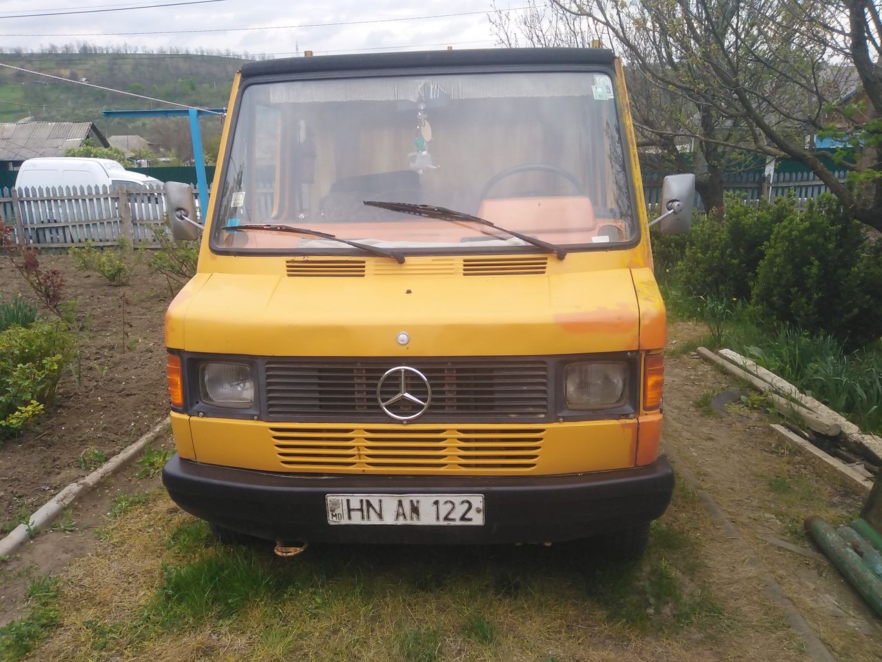 Mercedes Мерседес 310