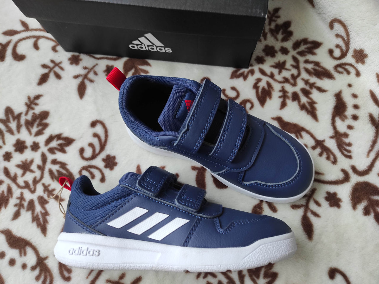 Новые кроссовки Adidas 27 размера