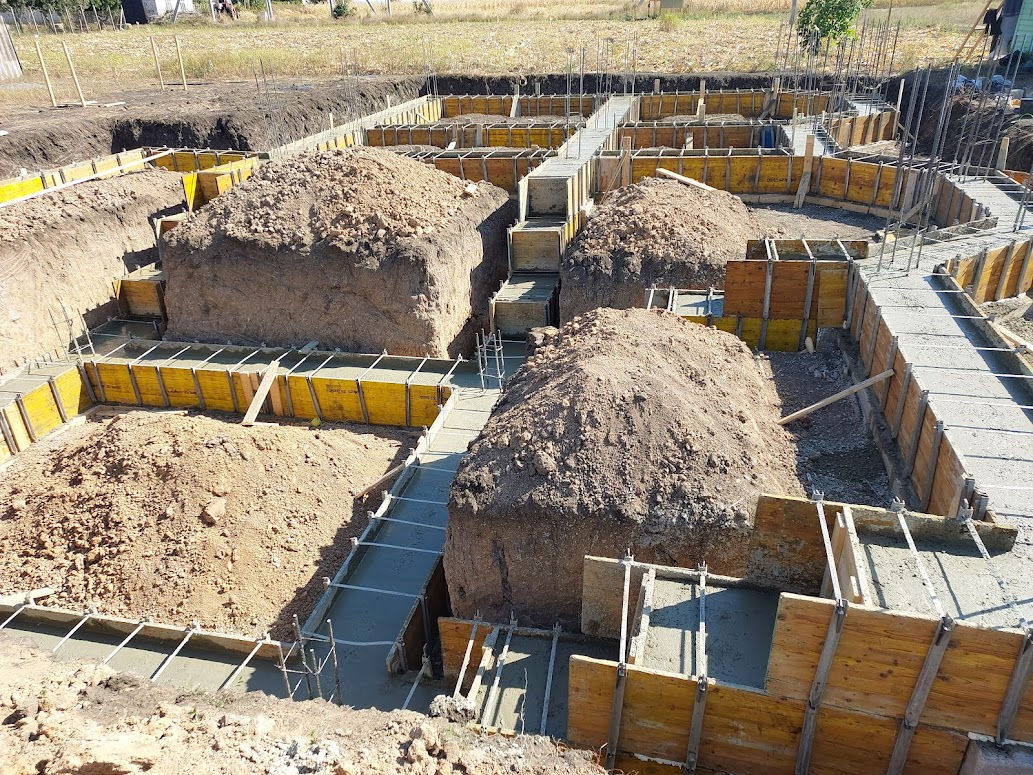 Fundații, pregătiri terenuri construcții!