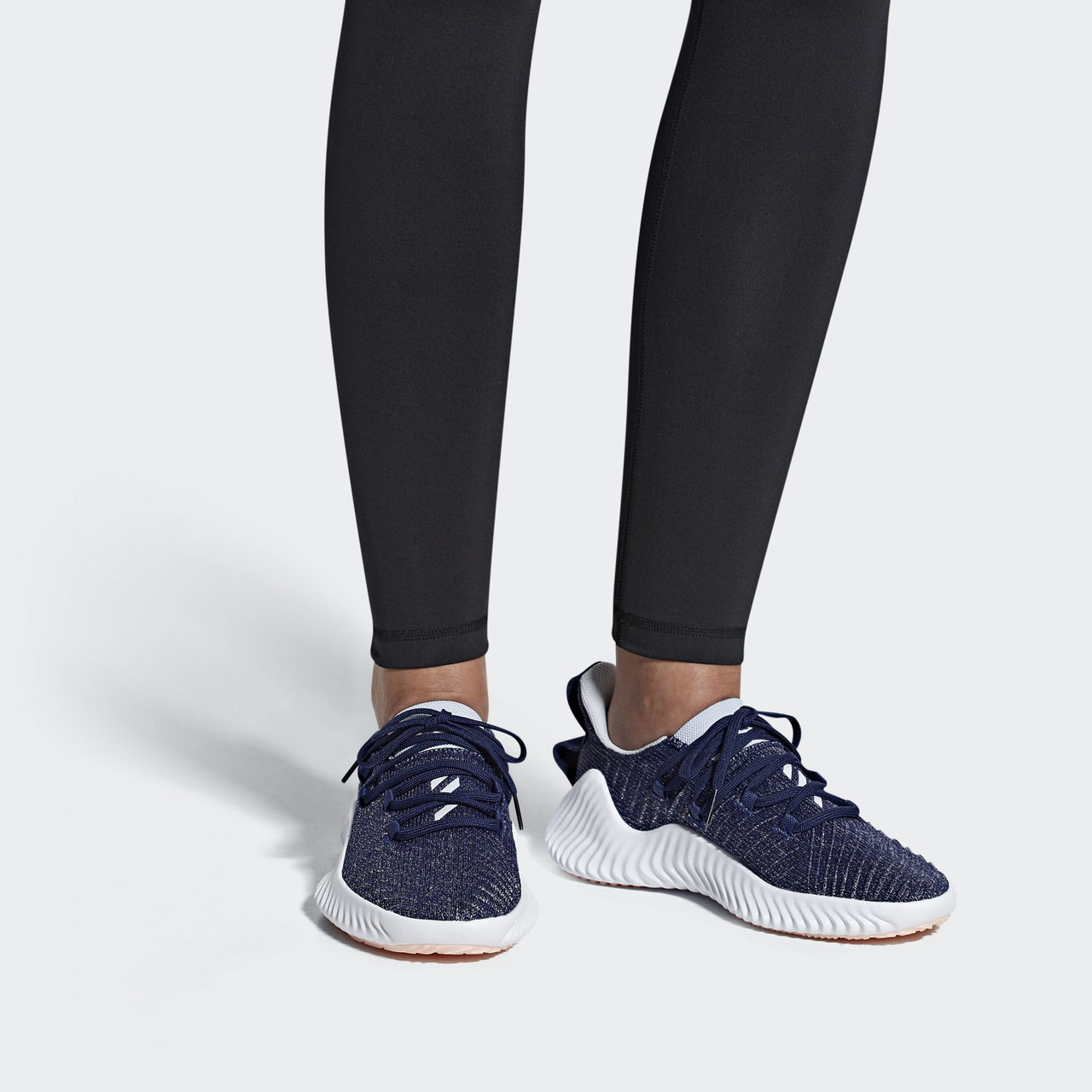 Женские кроссовки Adidas Alphabounce Trainer