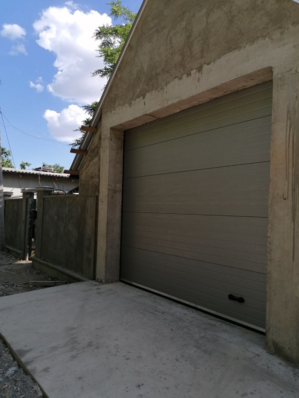 Poarta de garaj culoarea GRI