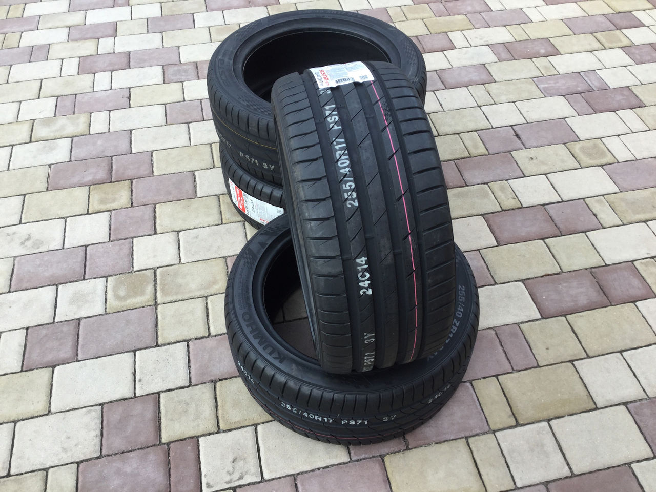 275/40 R20 - Kumho Ecsta PS71